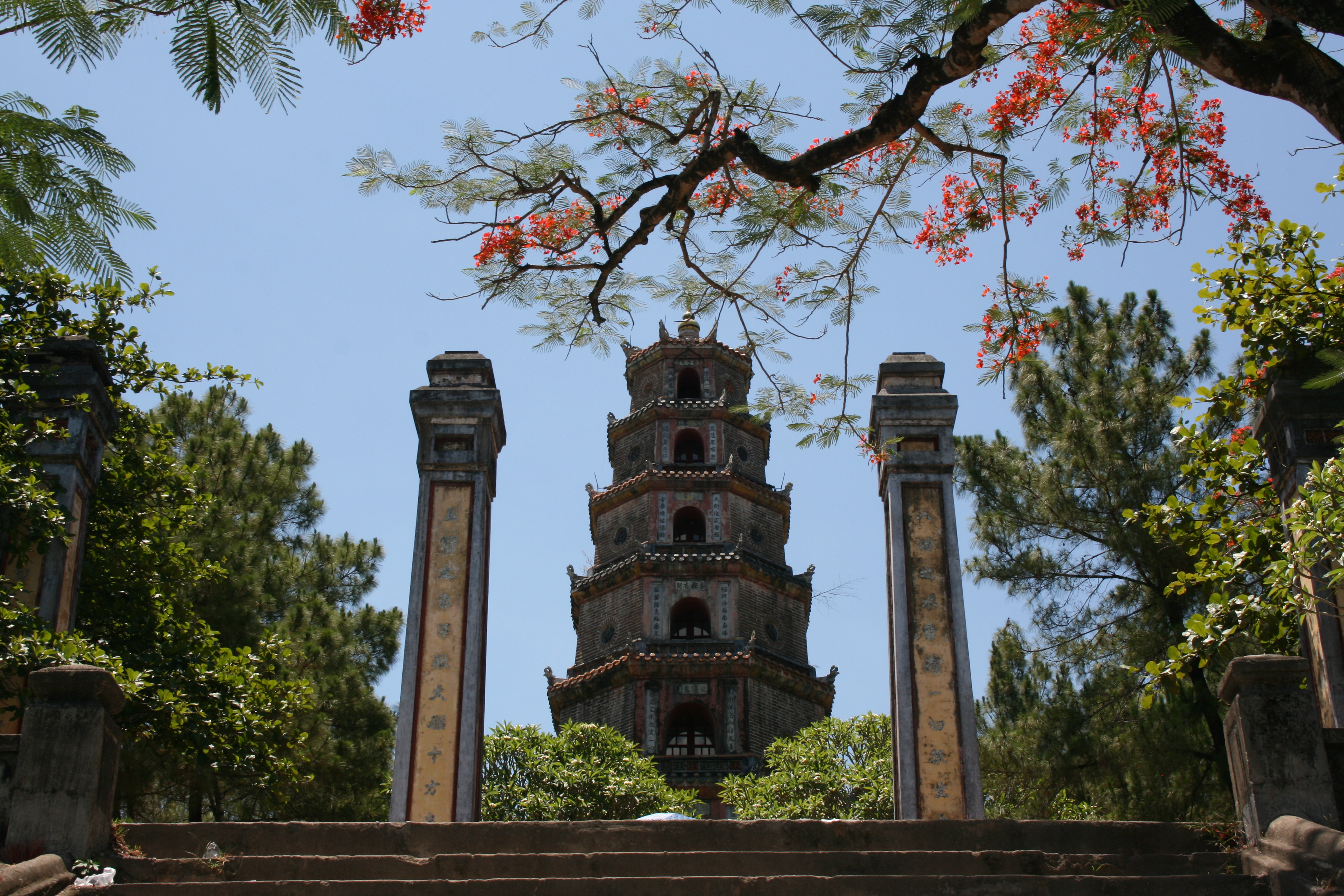 Thien Mu Pagoda – The Mystery Of The Love Curse 2 - Vietnam Discovery ...