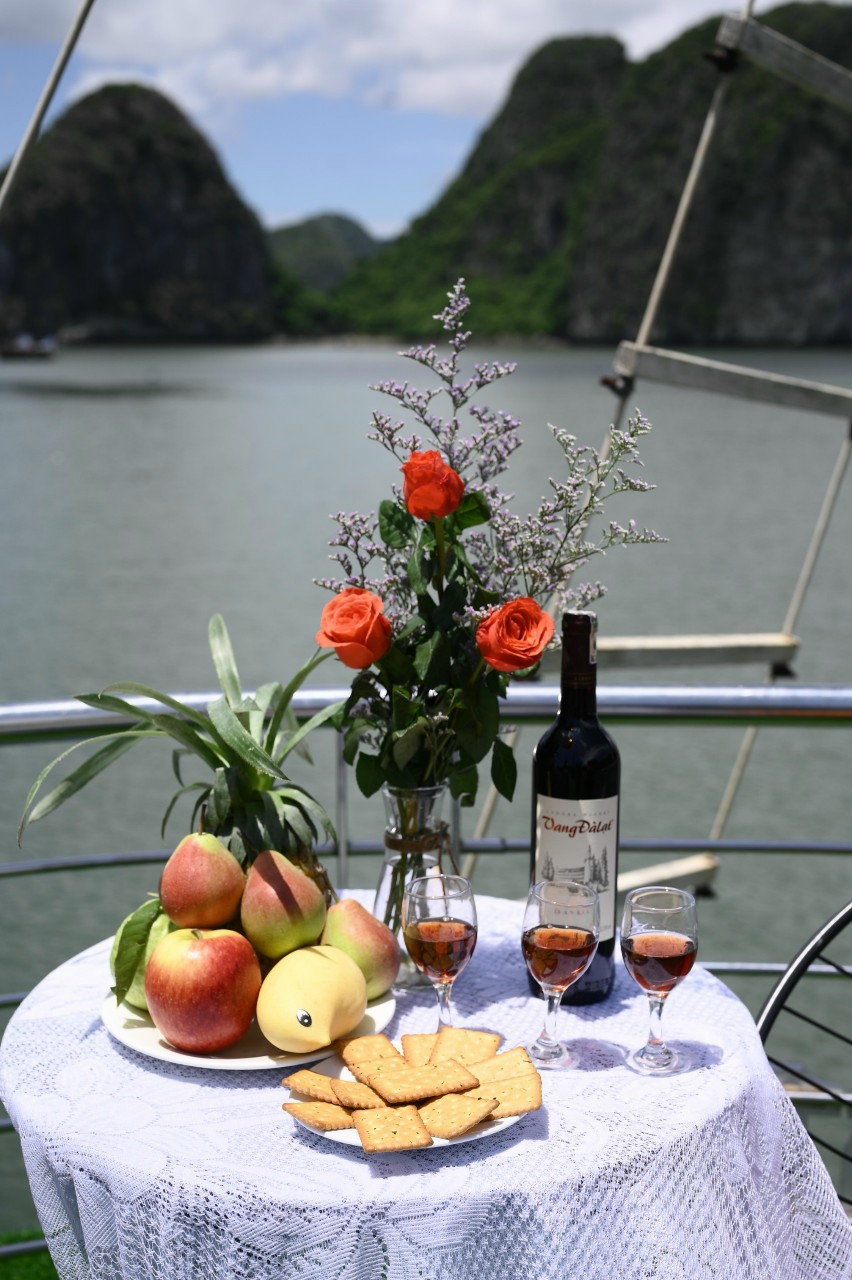 Sun-light-cruise-halong-day-trip-5 - Vietnam Discovery Travel